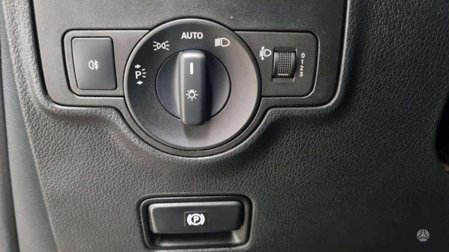 Black Mercedes-Benz Vito 2019 in Radviliskis, with an engine capacity of 1.95 L and mileage of 266 thousand km for 18089 €, photo 24 on AUTOMOTO.COM.LV