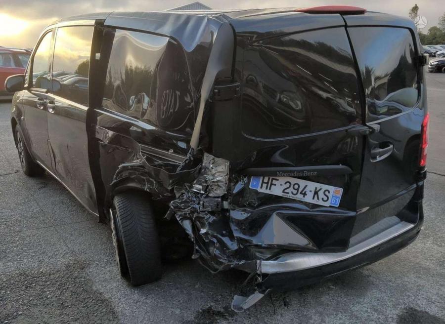 Melns Mercedes-Benz Vito 2025 Tauragė, ar dzinēja tilpumu 2.00 L un nobraukumu 45 tūkst. km par 19500 €, foto 5 vietnē AUTOMOTO.COM.LV