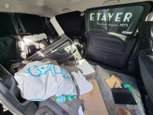 Melns Mercedes-Benz Vito 2025 Tauragė, ar dzinēja tilpumu 2.00 L un nobraukumu 45 tūkst. km par 19500 €, foto 17 vietnē AUTOMOTO.COM.LV