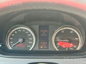 Black Mercedes-Benz Vito 2011 in Riga, with an engine capacity of 2.20 L and mileage of 455 thousand km for 9500 €, photo 8 on AUTOMOTO.COM.LV