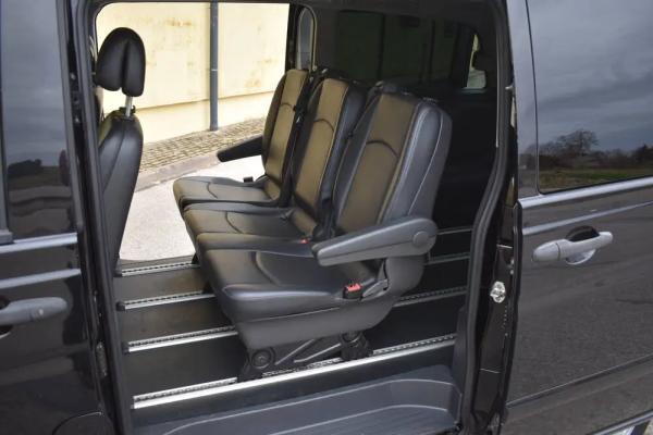 Melns Mercedes-Benz Vito 2013 Talsi, ar dzinēja tilpumu 2.20 L un nobraukumu 301 tūkst. km par 11500 €, foto 9 vietnē AUTOMOTO.COM.LV