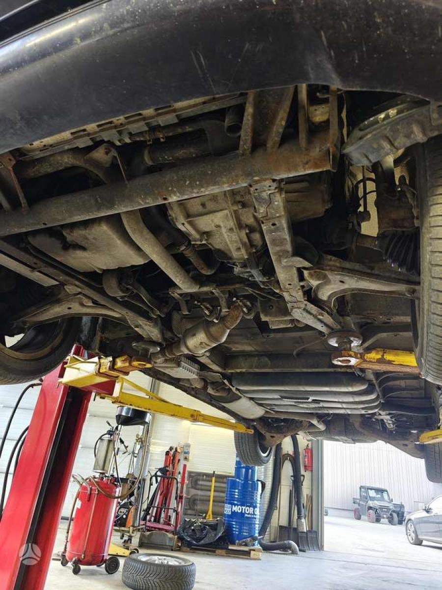 Zils Mercedes-Benz Vito 2002 Marijampole, ar dzinēja tilpumu 2.15 L un nobraukumu 258 tūkst. km par 3350 €, foto 23 vietnē AUTOMOTO.COM.LV
