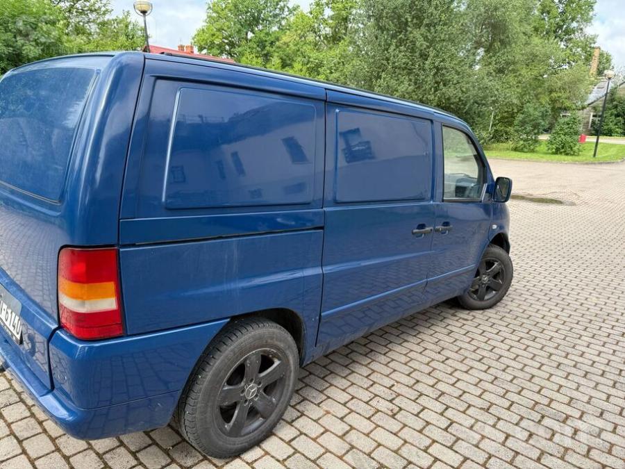 Zils Mercedes-Benz Vito 1998 Rīga, ar dzinēja tilpumu 2.30 L un nobraukumu 385 tūkst. km par 2199 €, foto 2 vietnē AUTOMOTO.COM.LV