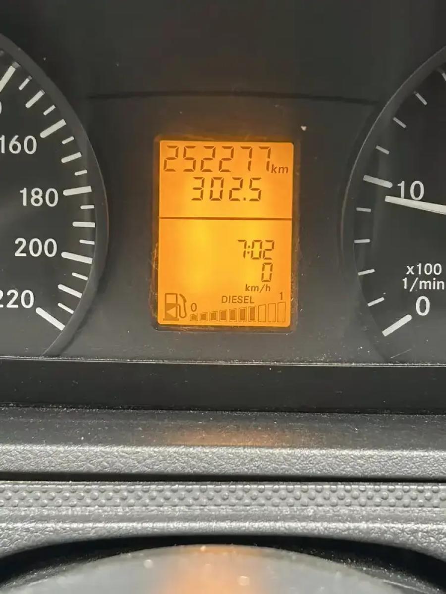 Zils Mercedes-Benz Vito 2012 Grobiņa, ar dzinēja tilpumu 2.20 L un nobraukumu 253 tūkst. km par 5800 €, foto 14 vietnē AUTOMOTO.COM.LV