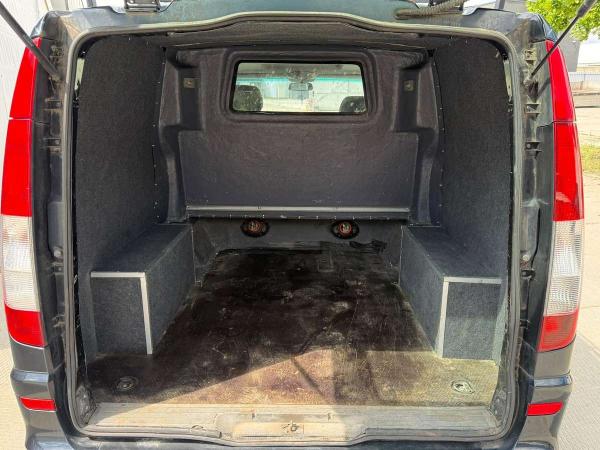 Blue Mercedes-Benz Vito 2004 in Kaunas, with an engine capacity of 2.20 L and mileage of 367 thousand km for 3850 €, photo 5 on AUTOMOTO.COM.LV