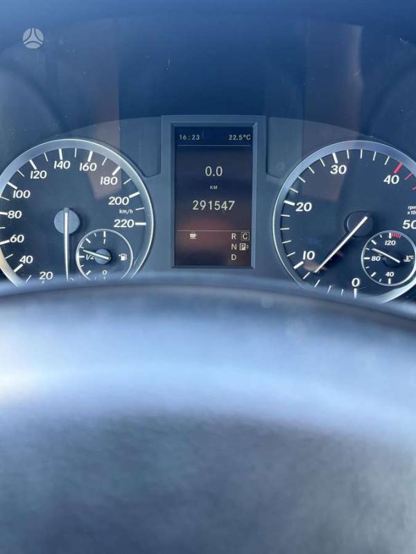 Pelēks Mercedes-Benz Vito 2016 Viļņa, ar dzinēja tilpumu 2.14 L un nobraukumu 292 tūkst. km par 16000 €, foto 9 vietnē AUTOMOTO.COM.LV
