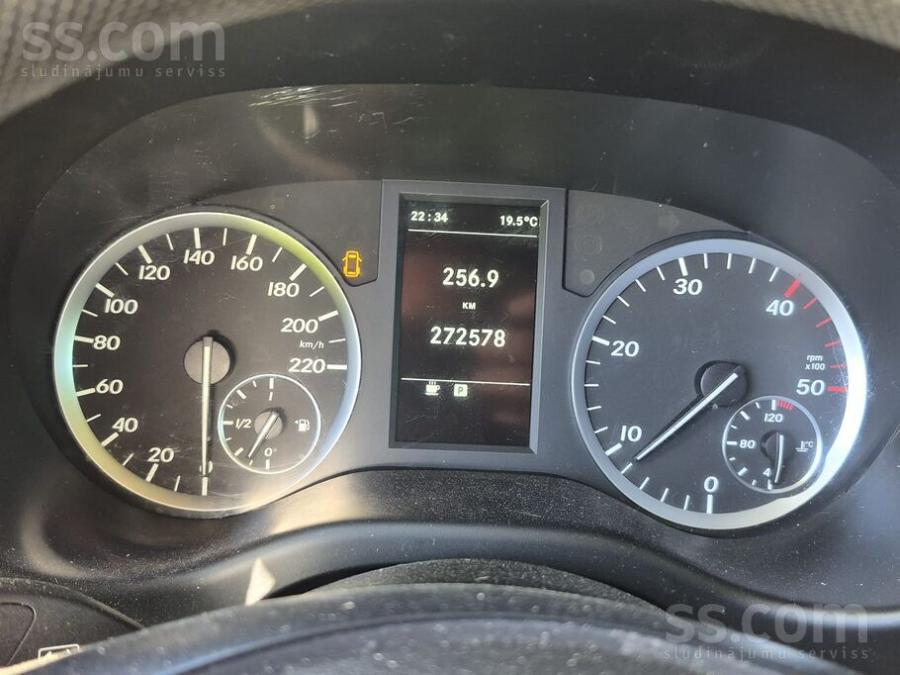 Grey Mercedes-Benz Vito 2015 in Jekabpils, with an engine capacity of 2.20 L and mileage of 273 thousand km for 8000 €, photo 4 on AUTOMOTO.COM.LV