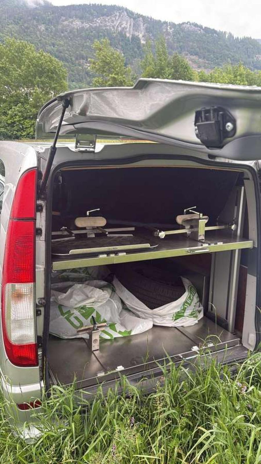 Grey Mercedes-Benz Vito 2006 in Kaunas, with an engine capacity of 2.15 L and mileage of 254 thousand km for 5400 €, photo 6 on AUTOMOTO.COM.LV