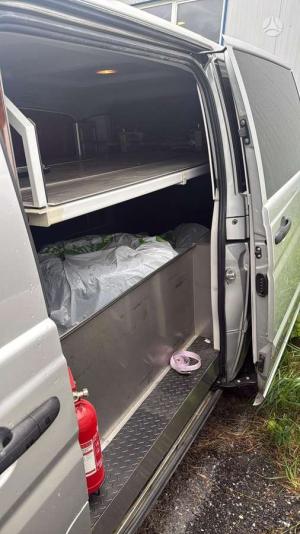 Grey Mercedes-Benz Vito 2006 in Kaunas, with an engine capacity of 2.15 L and mileage of 254 thousand km for 5400 €, photo 7 on AUTOMOTO.COM.LV