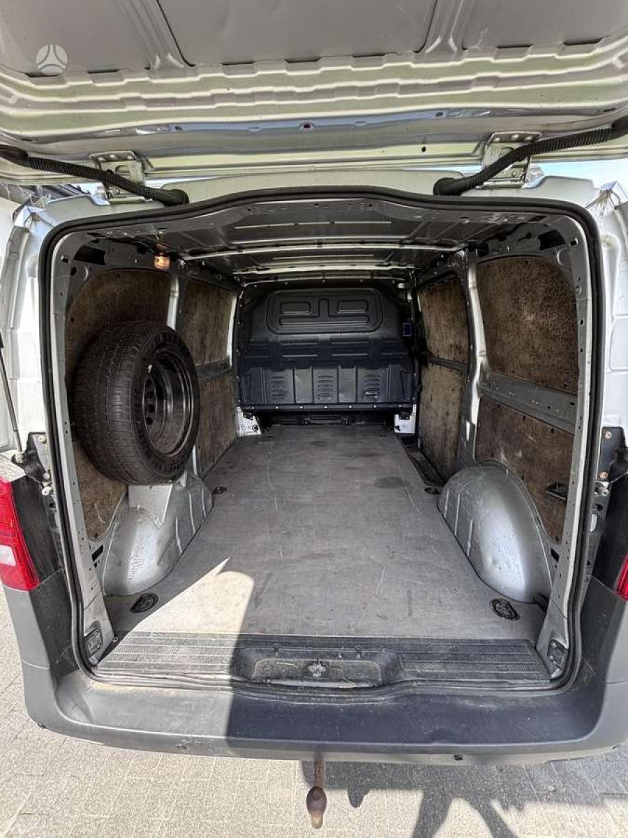 Pelēks Mercedes-Benz Vito 2016 Viļņa, ar dzinēja tilpumu 2.14 L un nobraukumu 177 tūkst. km par 10000 €, foto 10 vietnē AUTOMOTO.COM.LV
