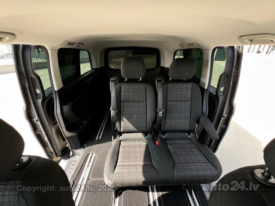 Grey Mercedes-Benz Vito 2017 in Tallinn, with an engine capacity of 2.10 L and mileage of 292 thousand km for 26000 €, photo 7 on AUTOMOTO.COM.LV