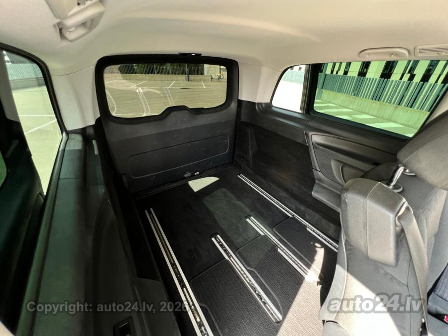 Grey Mercedes-Benz Vito 2017 in Tallinn, with an engine capacity of 2.10 L and mileage of 292 thousand km for 26000 €, photo 8 on AUTOMOTO.COM.LV