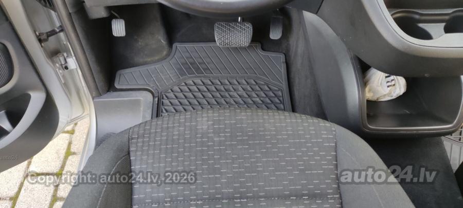 Pelēks Mercedes-Benz Vito 2021 Tallina, ar dzinēja tilpumu 2.00 L un nobraukumu 72 tūkst. km par 35500 €, foto 14 vietnē AUTOMOTO.COM.LV