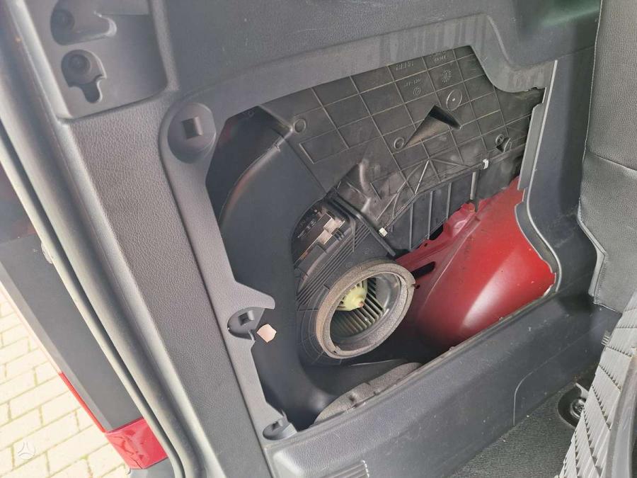 Red Mercedes-Benz Vito 2011 in Marijampole, with an engine capacity of 2.14 L and mileage of 286 thousand km for 7800 €, photo 14 on AUTOMOTO.COM.LV