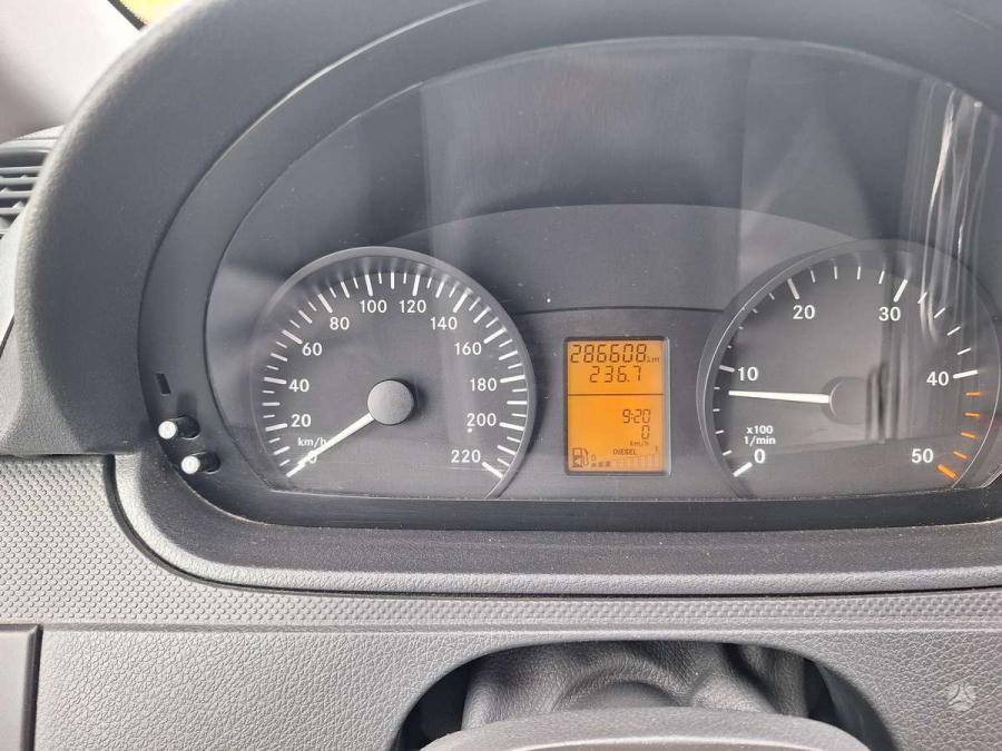 Red Mercedes-Benz Vito 2011 in Marijampole, with an engine capacity of 2.14 L and mileage of 286 thousand km for 7800 €, photo 23 on AUTOMOTO.COM.LV