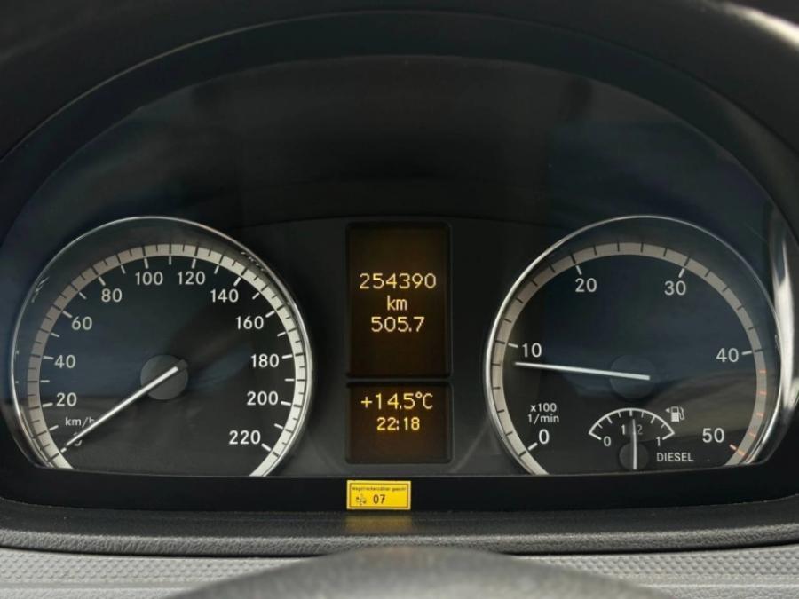 Red Mercedes-Benz Vito 2007 in Riga, with an engine capacity of 2.20 L and mileage of 254 thousand km for 6850 €, photo 17 on AUTOMOTO.COM.LV