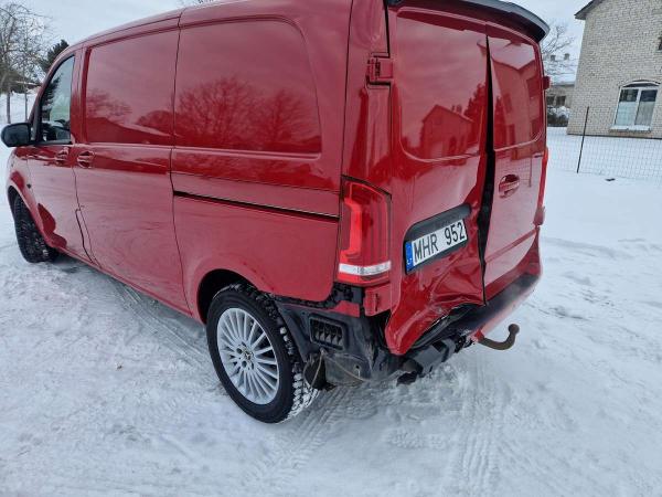 Red Mercedes-Benz Vito 2015 in Siauliai, with an engine capacity of 2.14 L and mileage of 151 thousand km for 11000 €, photo 8 on AUTOMOTO.COM.LV
