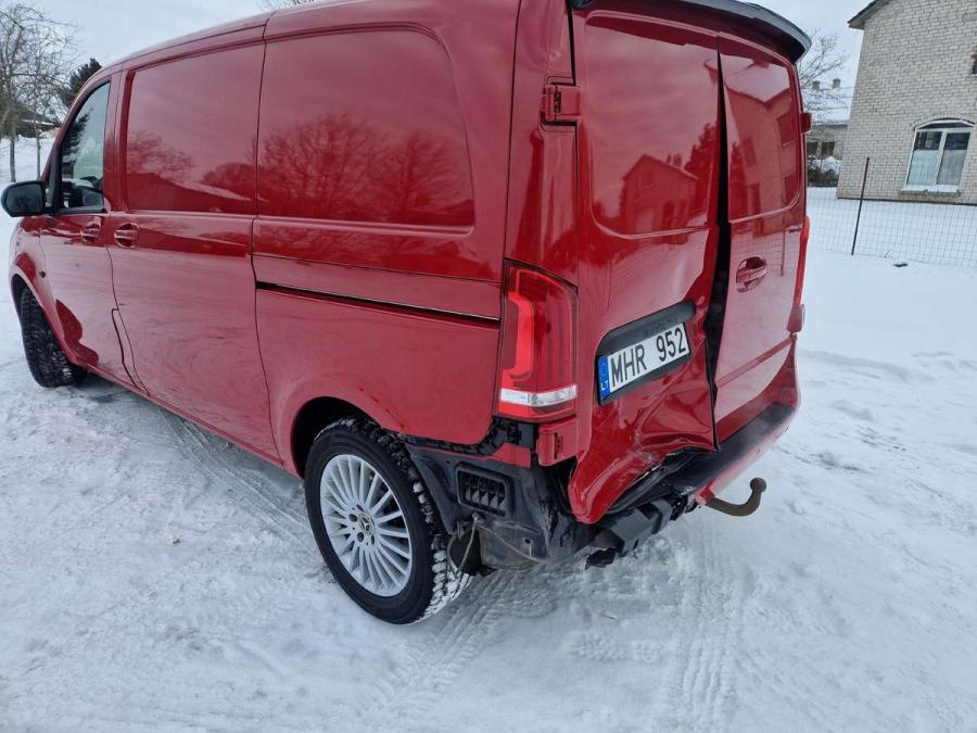 Red Mercedes-Benz Vito 2015 in Siauliai, with an engine capacity of 2.14 L and mileage of 151 thousand km for 11000 €, photo 8 on AUTOMOTO.COM.LV