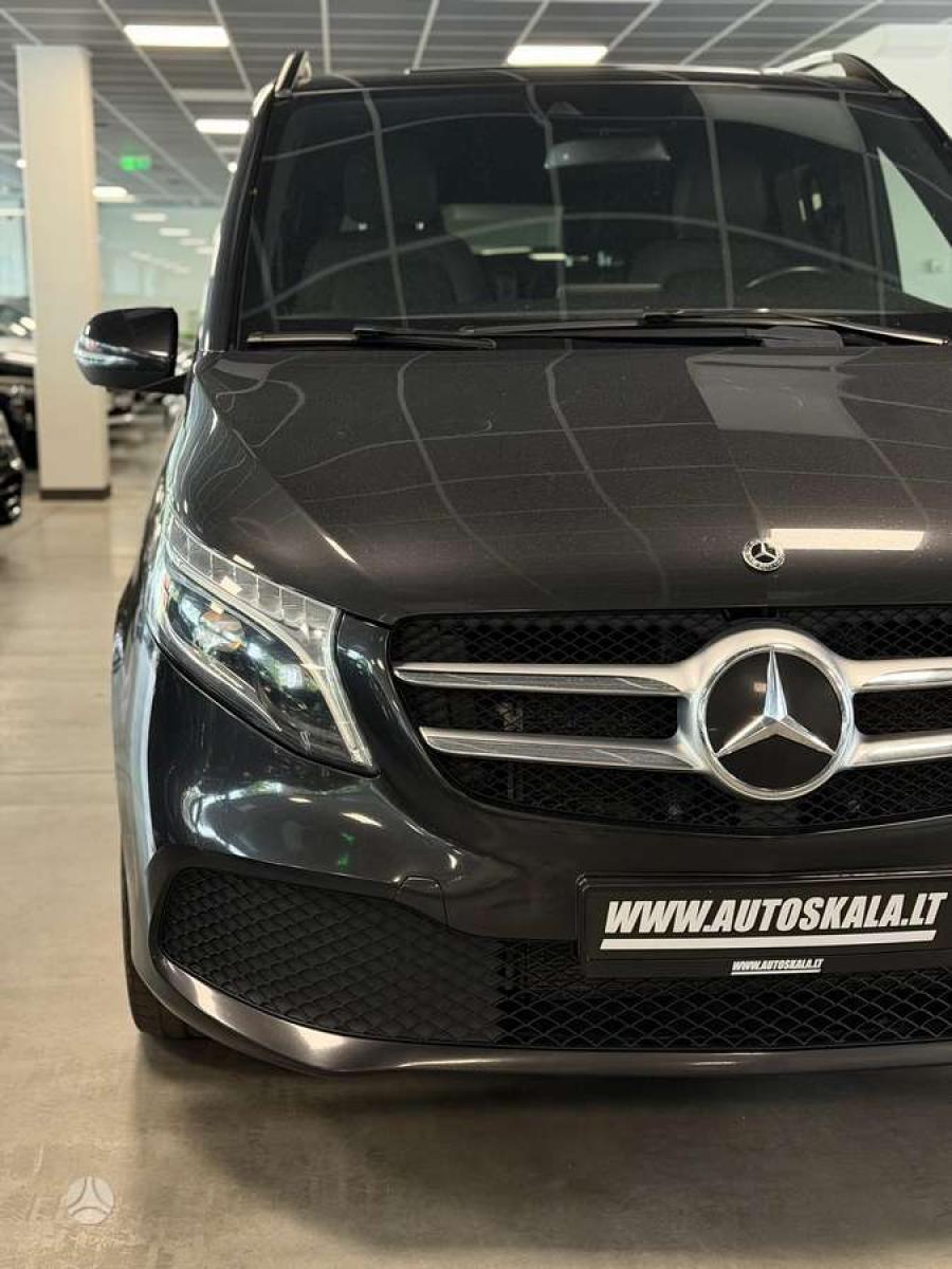 Black Mercedes-Benz Vito V220 2020 in Klaipeda, with an engine capacity of 1.95 L and mileage of 225 thousand km for 34950 €, photo 5 on AUTOMOTO.COM.LV