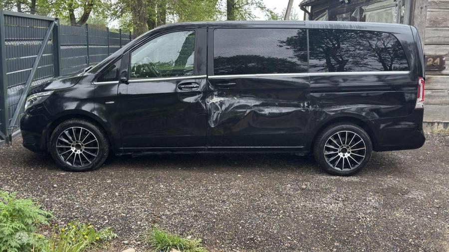 Melns Mercedes-Benz Vito V220 2015 Jonava, ar dzinēja tilpumu 2.14 L un nobraukumu 300 tūkst. km par 12600 €, foto 13 vietnē AUTOMOTO.COM.LV