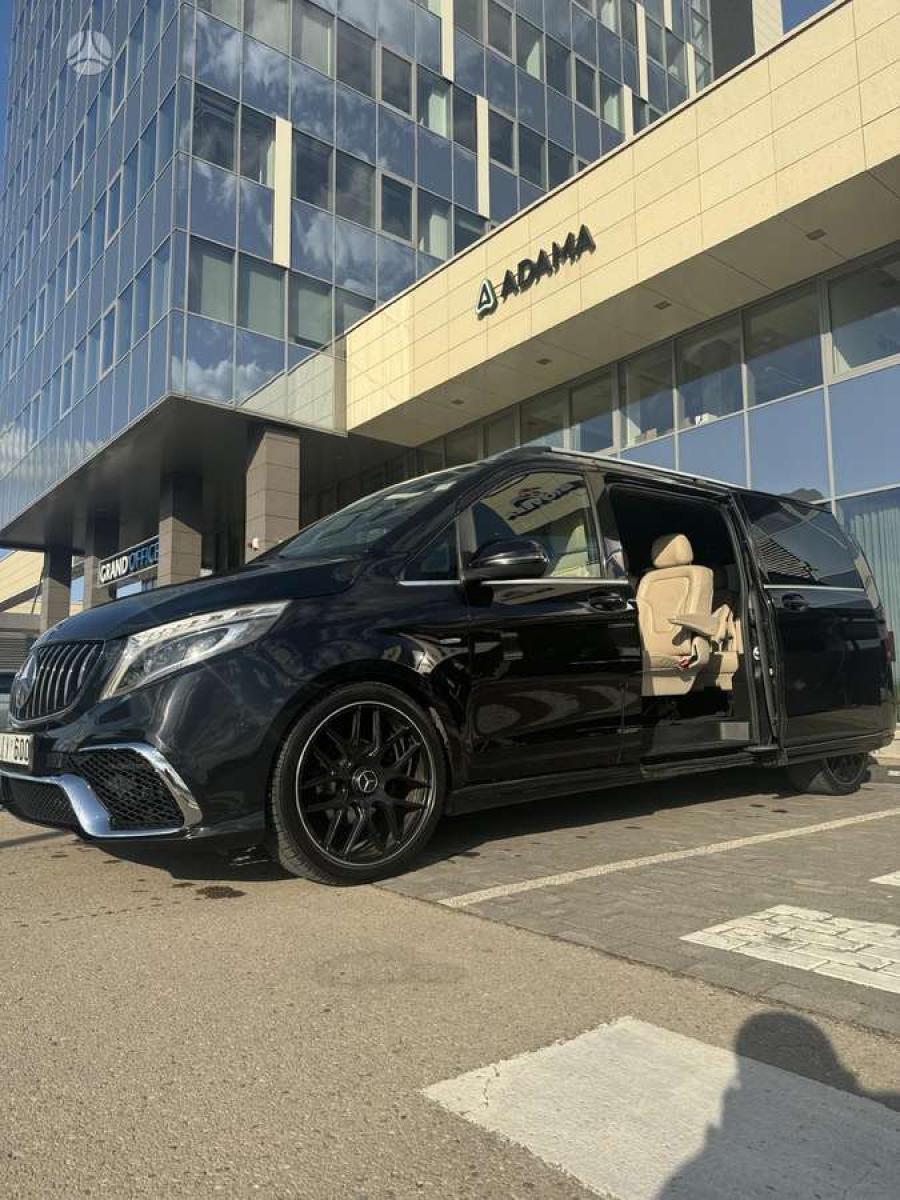Black Mercedes-Benz Vito V220 2016 in Vilnius, with an engine capacity of 2.14 L and mileage of 223 thousand km for 36500 €, photo 2 on AUTOMOTO.COM.LV