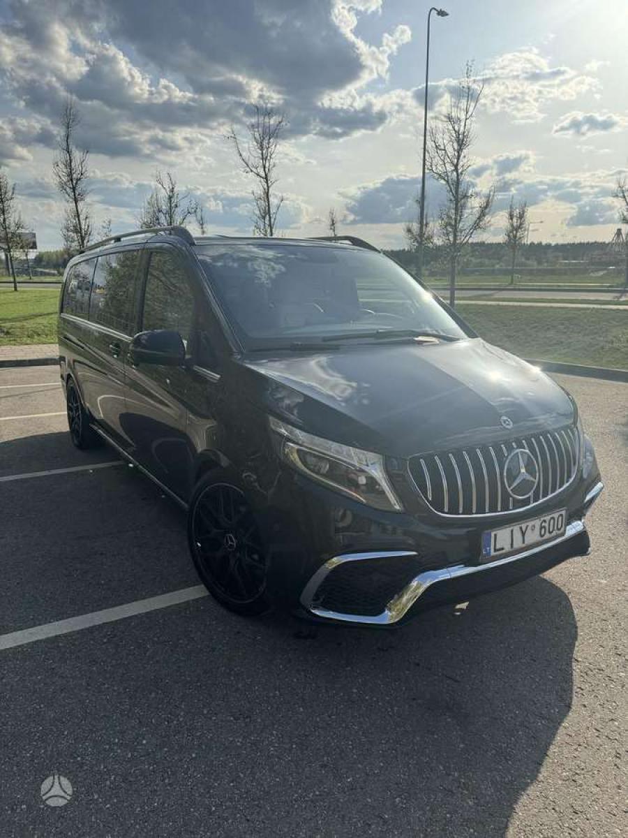 Black Mercedes-Benz Vito V220 2016 in Vilnius, with an engine capacity of 2.14 L and mileage of 223 thousand km for 36500 €, photo 3 on AUTOMOTO.COM.LV