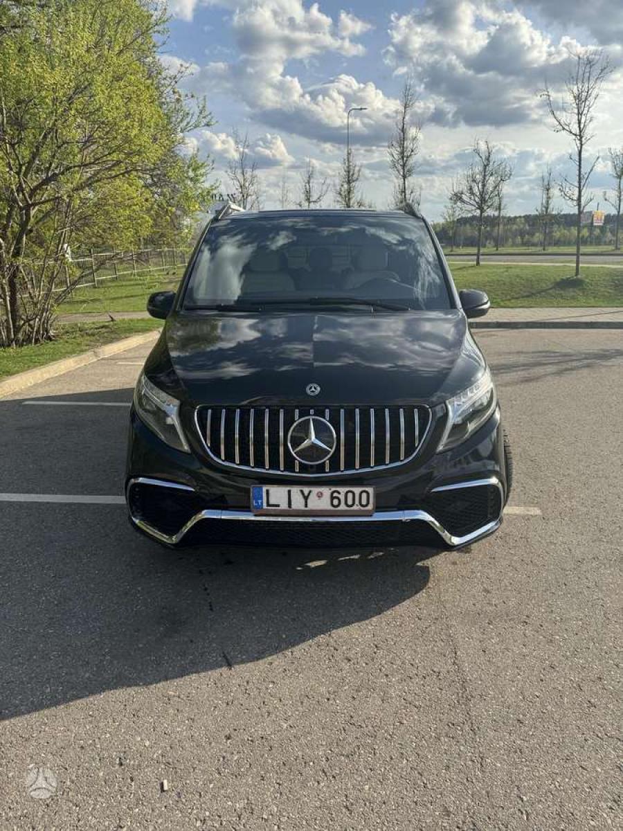 Black Mercedes-Benz Vito V220 2016 in Vilnius, with an engine capacity of 2.14 L and mileage of 223 thousand km for 36500 €, photo 4 on AUTOMOTO.COM.LV