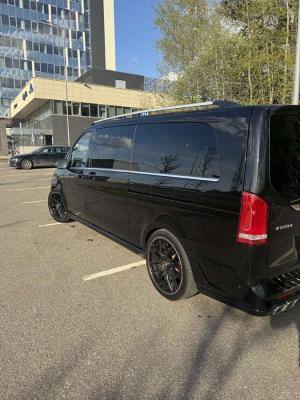 Black Mercedes-Benz Vito V220 2016 in Vilnius, with an engine capacity of 2.14 L and mileage of 223 thousand km for 36500 €, photo 6 on AUTOMOTO.COM.LV