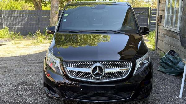 Черный Мерседес Vito V220 2016 в Ионава, объемом двигателя 2.14 л и пробегом 500 тыс. км за 13500 €, фото 1 на AUTOMOTO.COM.LV