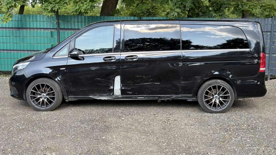 Black Mercedes-Benz Vito V220 2016 in Jonava, with an engine capacity of 2.14 L and mileage of 500 thousand km for 12300 €, photo 5 on AUTOMOTO.COM.LV