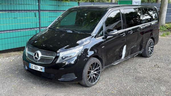 Black Mercedes-Benz Vito V220 2016 in Jonava, with an engine capacity of 2.14 L and mileage of 500 thousand km for 12300 €, photo 5 on AUTOMOTO.COM.LV