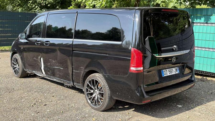 Black Mercedes-Benz Vito V220 2016 in Jonava, with an engine capacity of 2.14 L and mileage of 500 thousand km for 12300 €, photo 12 on AUTOMOTO.COM.LV