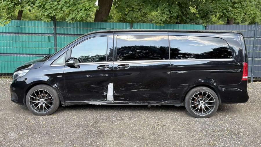 Black Mercedes-Benz Vito V220 2016 in Jonava, with an engine capacity of 2.14 L and mileage of 500 thousand km for 12300 €, photo 13 on AUTOMOTO.COM.LV