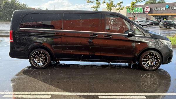 Black Mercedes-Benz Vito V220 2016 in Jonava, with an engine capacity of 2.14 L and mileage of 320 thousand km for 14700 €, photo 9 on AUTOMOTO.COM.LV