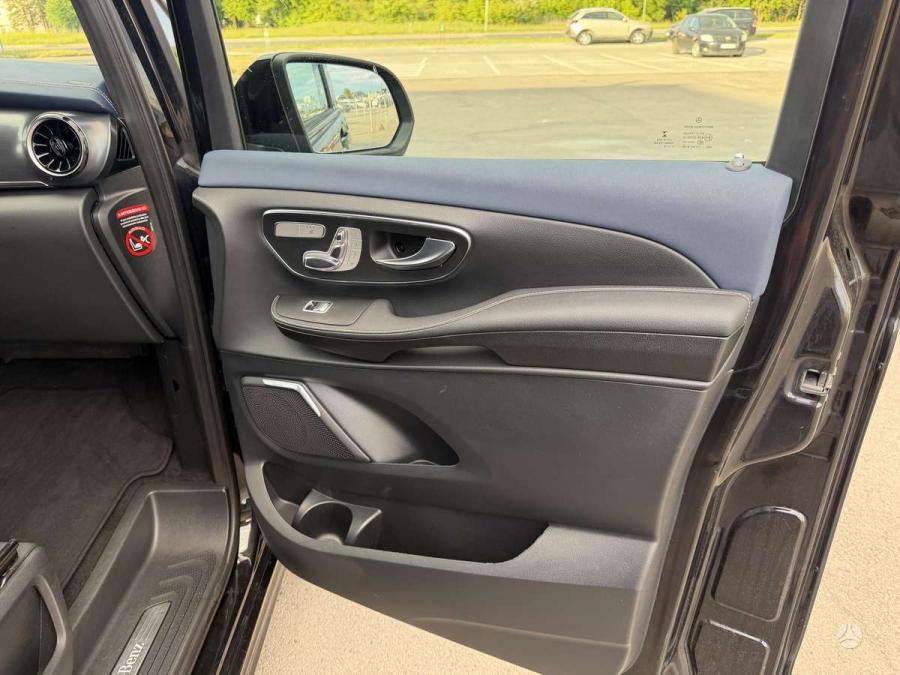 Melns Mercedes-Benz Vito V220 2017 Tauragė, ar dzinēja tilpumu 2.14 L un nobraukumu 157 tūkst. km par 31800 €, foto 24 vietnē AUTOMOTO.COM.LV