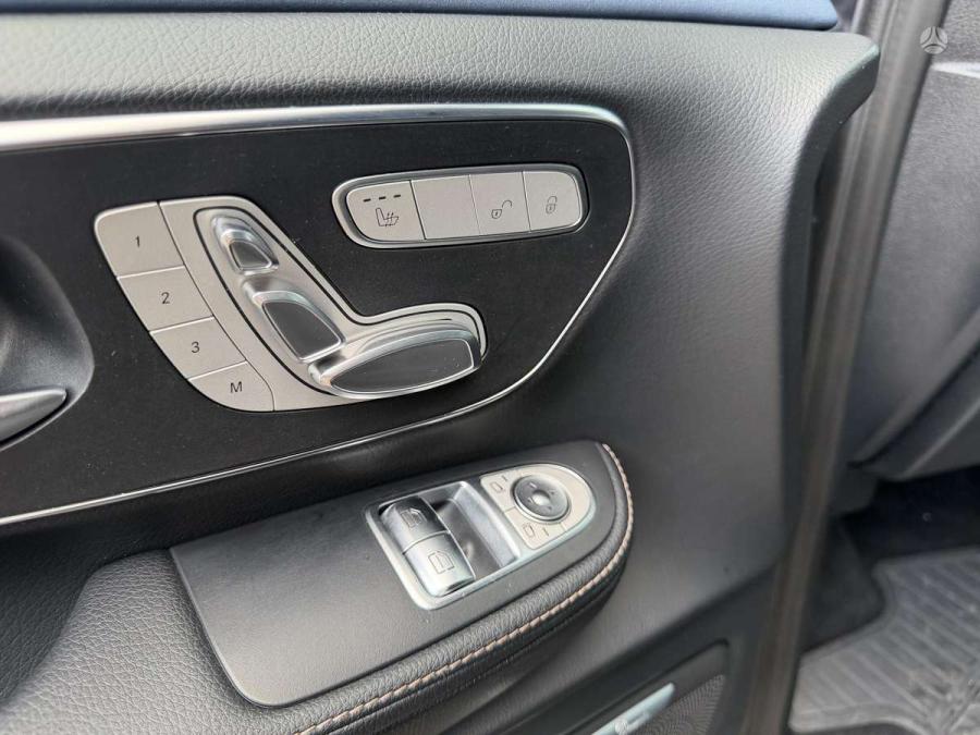 Melns Mercedes-Benz Vito V220 2017 Tauragė, ar dzinēja tilpumu 2.14 L un nobraukumu 157 tūkst. km par 31800 €, foto 33 vietnē AUTOMOTO.COM.LV
