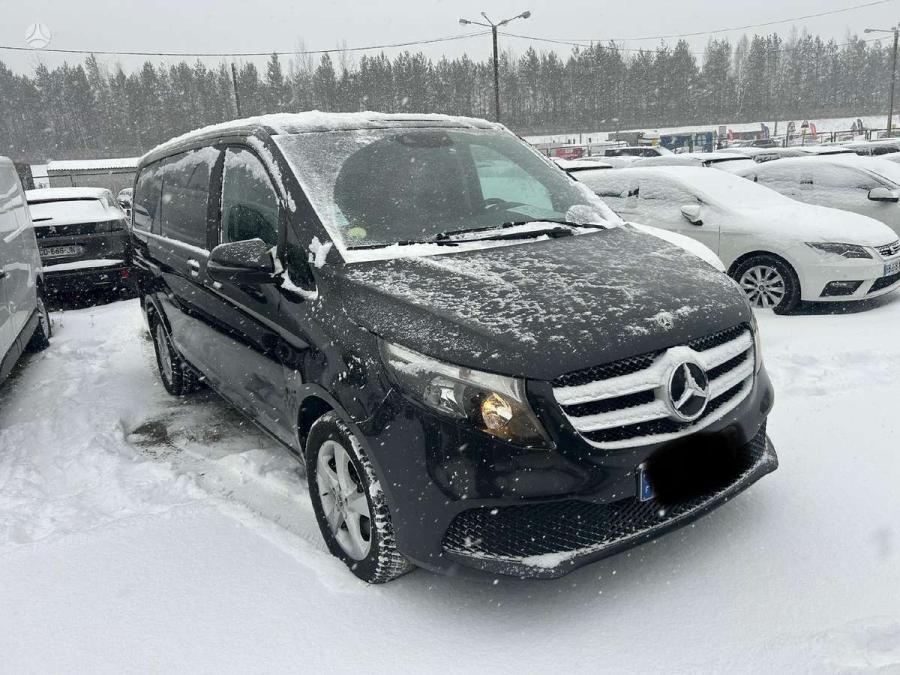 Black Mercedes-Benz Vito V220 2019 in Vilnius, with an engine capacity of 1.95 L and mileage of 325 thousand km for 28435 €, photo 2 on AUTOMOTO.COM.LV
