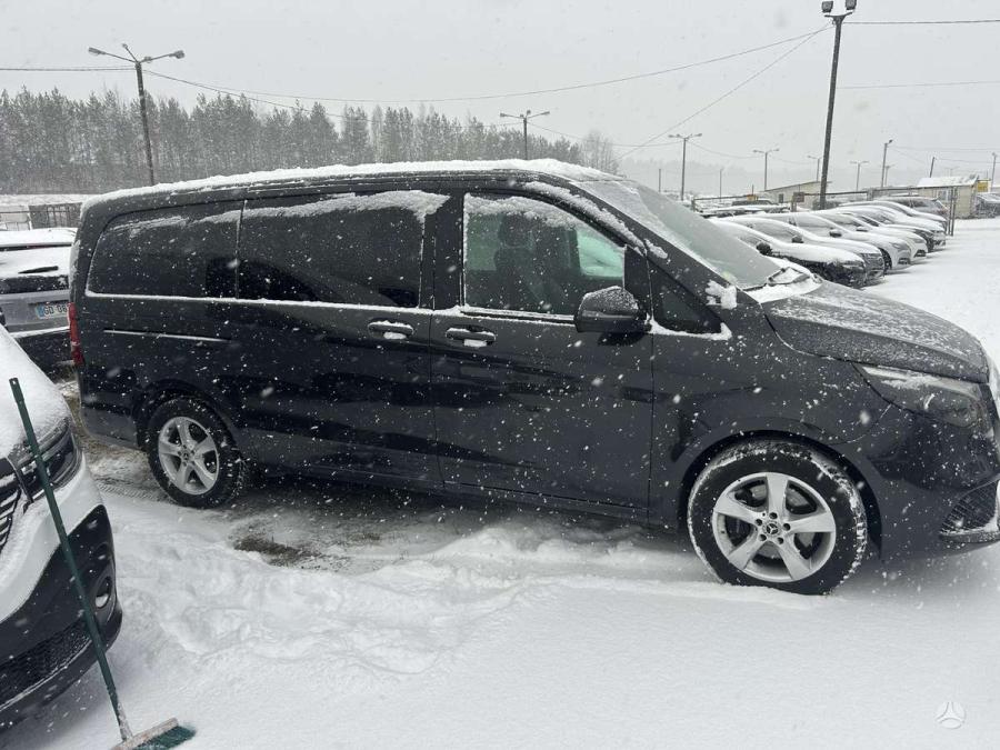 Black Mercedes-Benz Vito V220 2019 in Vilnius, with an engine capacity of 1.95 L and mileage of 325 thousand km for 28435 €, photo 4 on AUTOMOTO.COM.LV