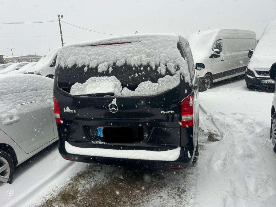 Black Mercedes-Benz Vito V220 2019 in Vilnius, with an engine capacity of 1.95 L and mileage of 325 thousand km for 28435 €, photo 6 on AUTOMOTO.COM.LV
