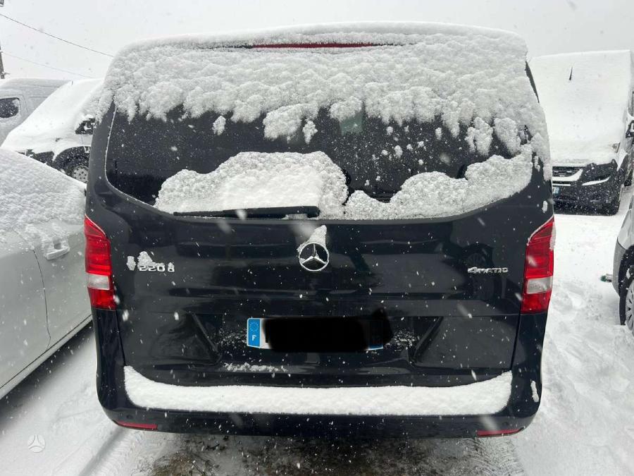 Black Mercedes-Benz Vito V220 2019 in Vilnius, with an engine capacity of 1.95 L and mileage of 325 thousand km for 28435 €, photo 7 on AUTOMOTO.COM.LV
