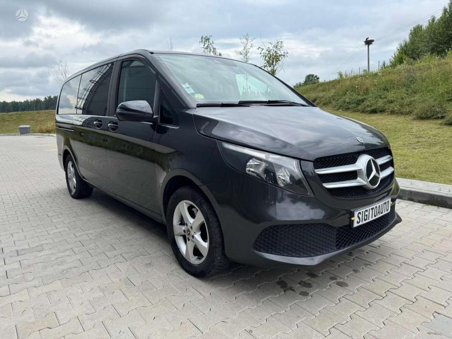Black Mercedes-Benz Vito V220 2019 in Vilnius, with an engine capacity of 1.95 L and mileage of 327 thousand km for 28435 €, photo 1 on AUTOMOTO.COM.LV