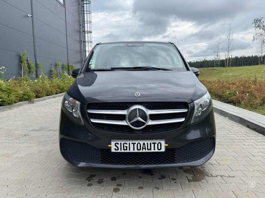Black Mercedes-Benz Vito V220 2019 in Vilnius, with an engine capacity of 1.95 L and mileage of 327 thousand km for 28435 €, photo 4 on AUTOMOTO.COM.LV