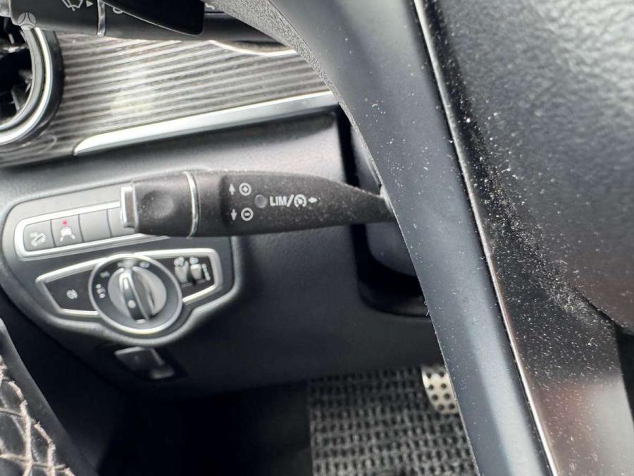 Black Mercedes-Benz Vito V220 2019 in Vilnius, with an engine capacity of 1.95 L and mileage of 327 thousand km for 28435 €, photo 13 on AUTOMOTO.COM.LV