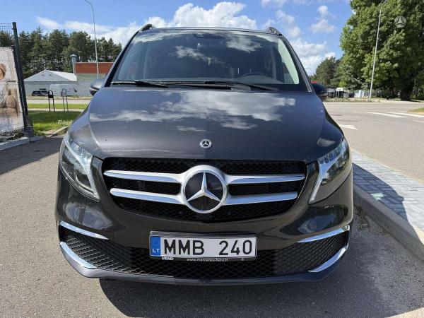 Черный Мерседес Vito V220 2023 в Варена, объемом двигателя 1.95 л и пробегом 71 тыс. км за 55000 €, фото 2 на AUTOMOTO.COM.LV