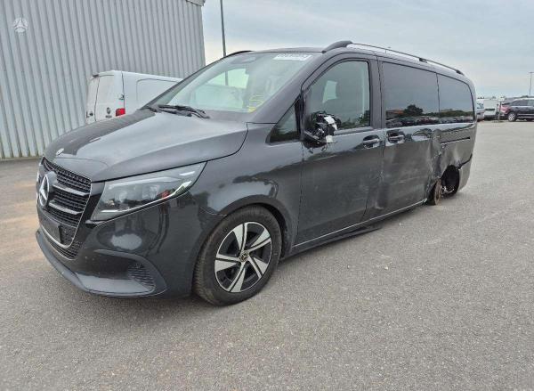Melns Mercedes-Benz Vito V220 2024 Klaipėda, ar dzinēja tilpumu 1.95 L un nobraukumu 106 tūkst. km par 17900 €, foto 4 vietnē AUTOMOTO.COM.LV