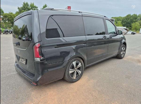 Melns Mercedes-Benz Vito V220 2024 Klaipėda, ar dzinēja tilpumu 1.95 L un nobraukumu 106 tūkst. km par 17900 €, foto 5 vietnē AUTOMOTO.COM.LV