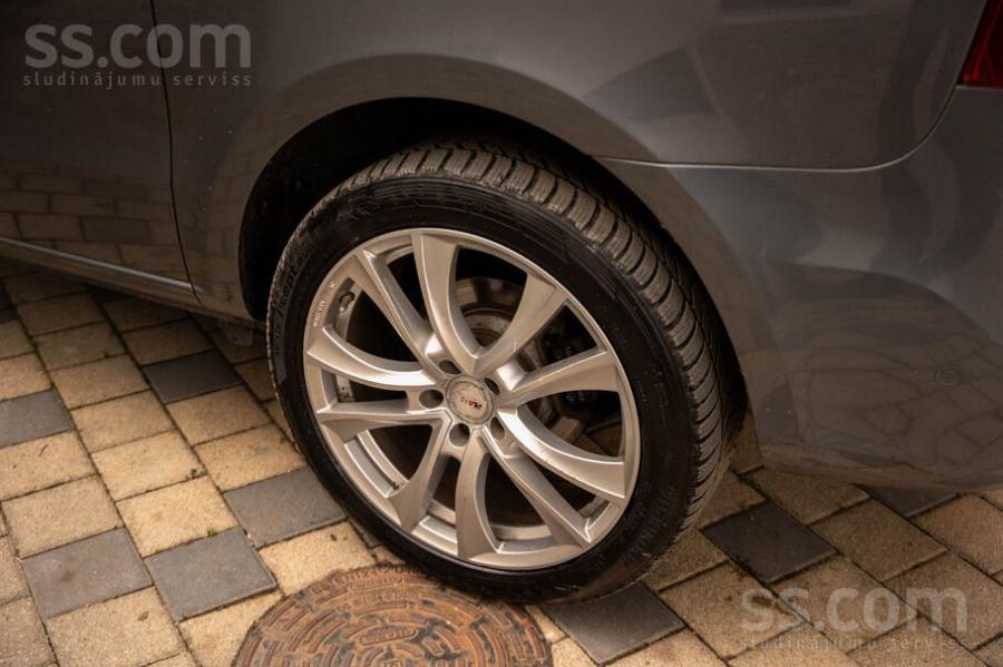 Grey Mercedes-Benz Vito V220 2016 in Riga, with an engine capacity of 2.20 L and mileage of 376 thousand km for 15990 €, photo 9 on AUTOMOTO.COM.LV