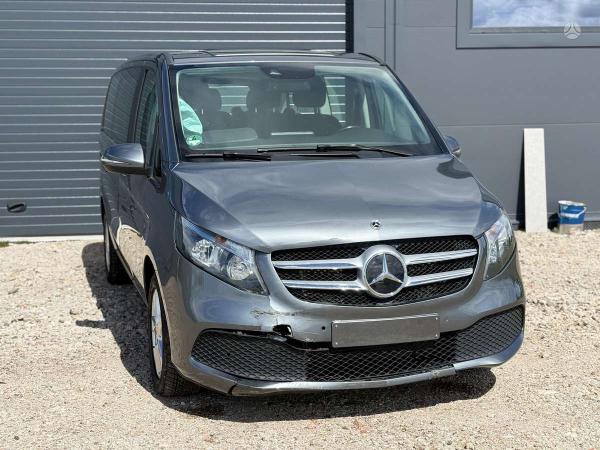 Pelēks Mercedes-Benz Vito V220 2022 Kauņa, ar dzinēja tilpumu 1.95 L un nobraukumu 137 tūkst. km par 21800 €, foto 1 vietnē AUTOMOTO.COM.LV