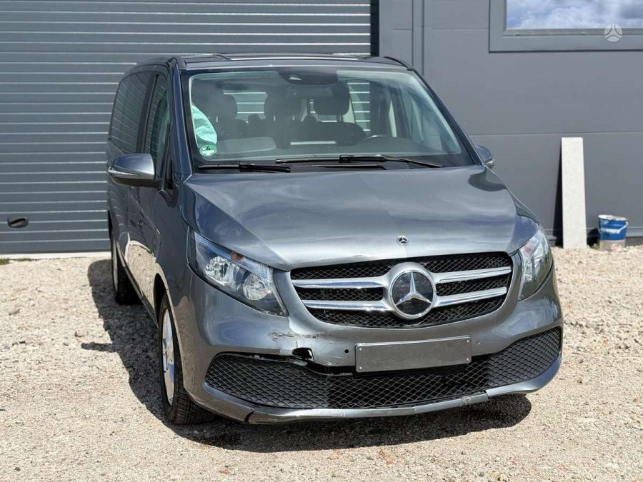 Grey Mercedes-Benz Vito V220 2022 in Kaunas, with an engine capacity of 1.95 L and mileage of 137 thousand km for 21800 €, photo 1 on AUTOMOTO.COM.LV