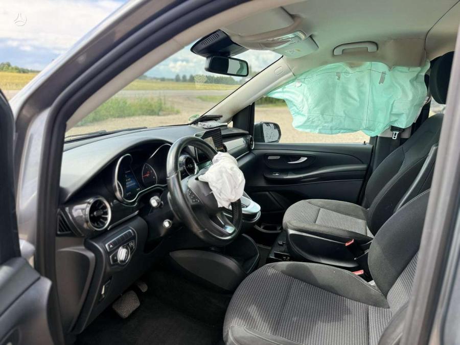Grey Mercedes-Benz Vito V220 2022 in Kaunas, with an engine capacity of 1.95 L and mileage of 137 thousand km for 21800 €, photo 8 on AUTOMOTO.COM.LV